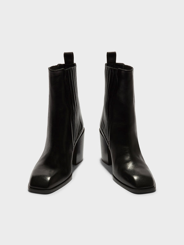 Aeyde — Berlin based footwear and accessories house